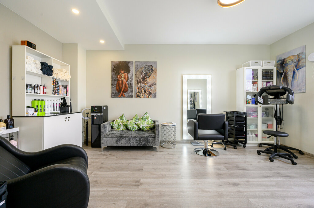 Kuaförler Hairstyle studio by Oksana Vartik, Saint‑Petersburg, foto