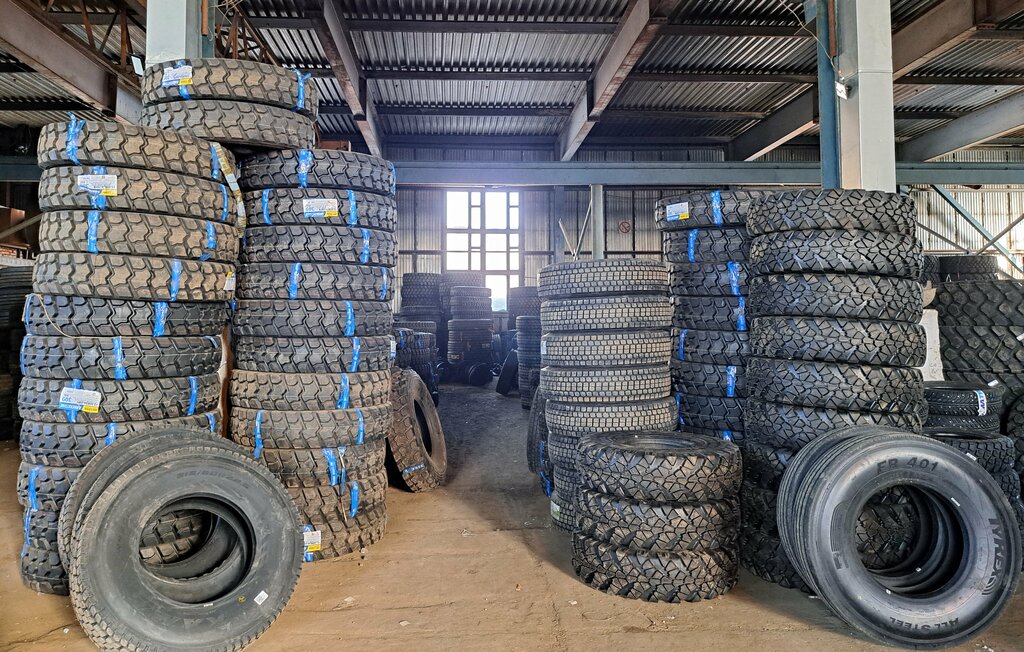 Jant ve lastikçiler Tire Club, Nijnevartovsk, foto