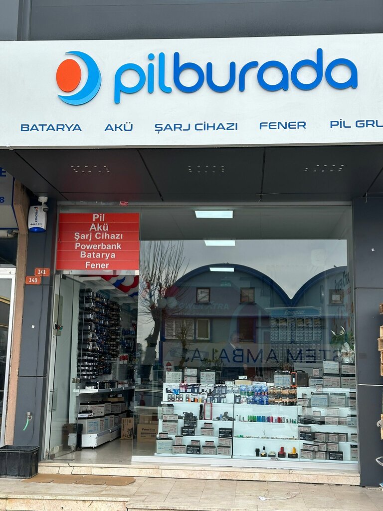 Akümülatör ve şarj cihazları Pilburada İstoç Mağaza, İstanbul, foto