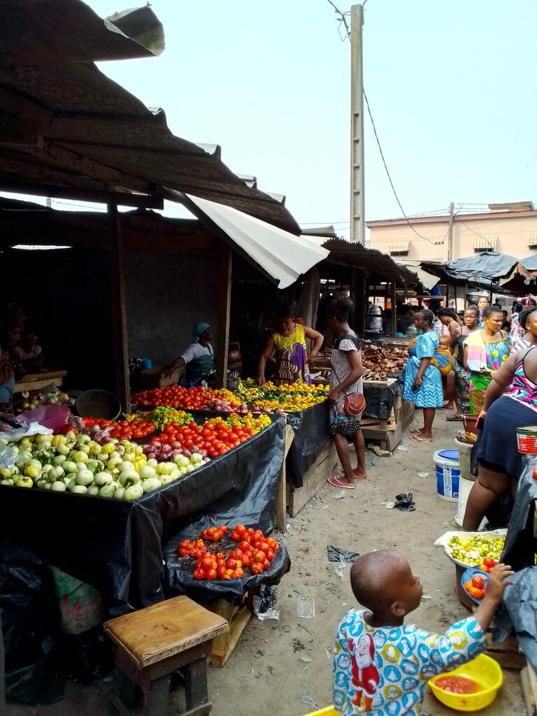 Gıda pazarı Marché de Sideci, Abican, foto