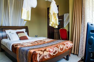 Desert Breeze (Nile), otel  Arua'dan