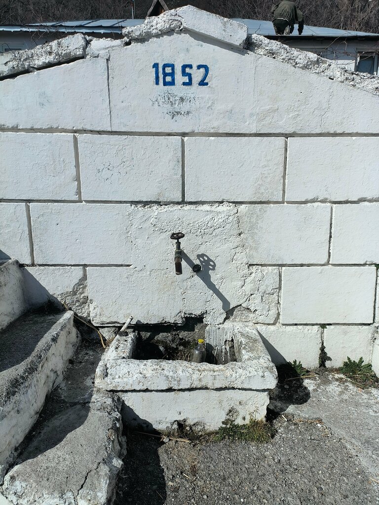 Pınar, çay Spring, stream, Kırım Cumhuriyeti, foto