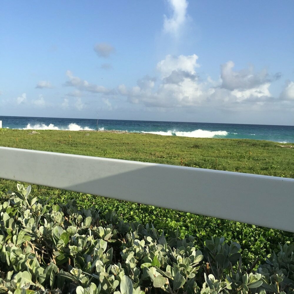 Otel Belle Rive Oceanfront Apartment, Dünya, foto