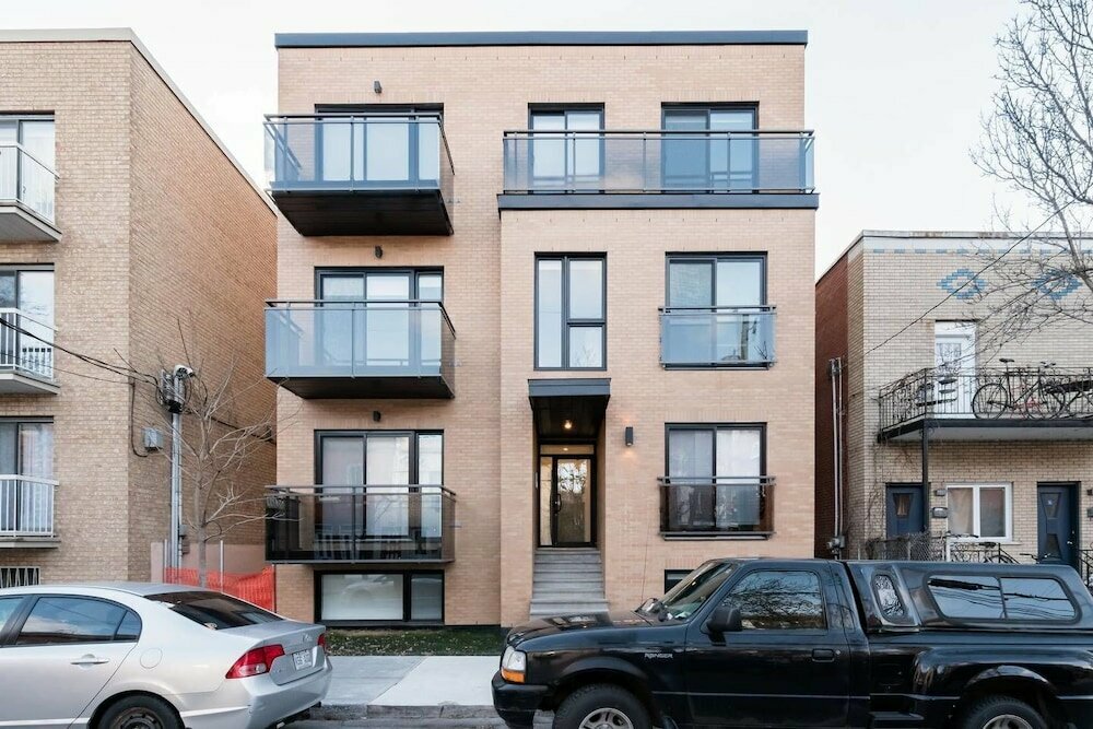 Otel Discover Little Italy From a Bright Apartment, Montreal, foto