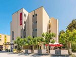 ibis Sion (Valais, Sion, Avenue du Grand-Champsec, 21), otel  Valais'den