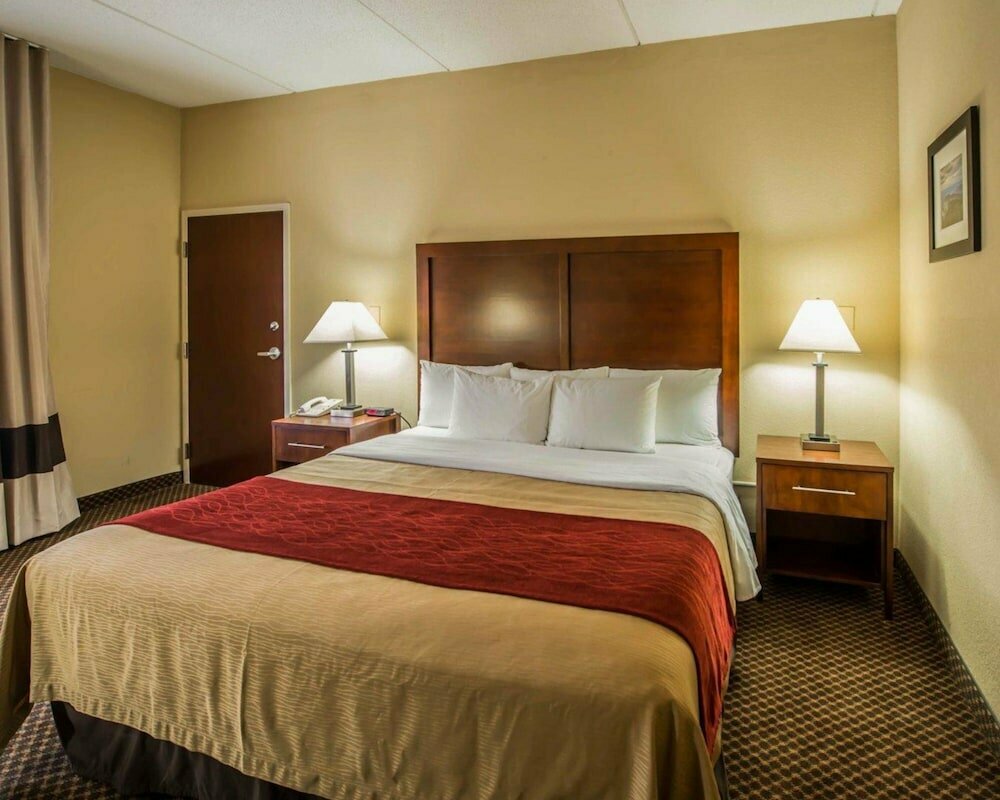 Otel Comfort Inn & Suites Morganton, Kuzey Carolina Eyaleti, foto