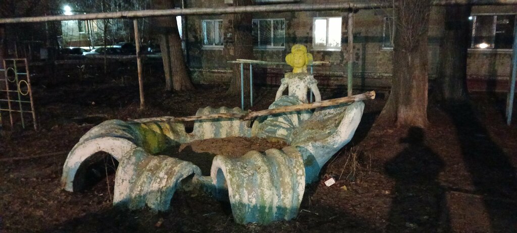 Park, sokak heykeli Зелёная шапочка, Saratov, foto