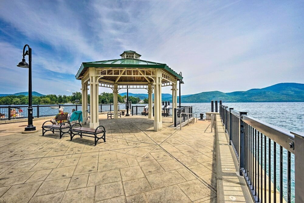 Otel Updated Bolton Home w Fire Pit!, New York Eyaleti, foto