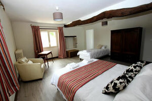 La Maison Periot (Normandie, Departement Calvados, Arrondissement de Bayeux, Trévières, Impasse du Haras), otel