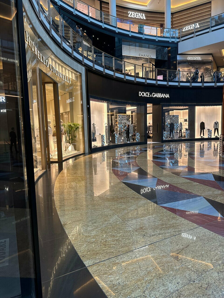 Spor giyim ve ayakkabı New Balance, Dubai, foto