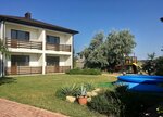 Gostevoi dom Na Grecheskoi (Греческая улица No:3, посёлок городского типа Заозёрное), otel  Kırım Cumhuriyeti'nden