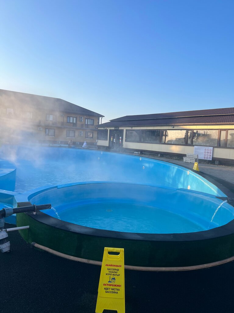 Çok amaçlı spor tesisleri Zhemchuzhina Recreation Area, Almatı eyaleti, foto