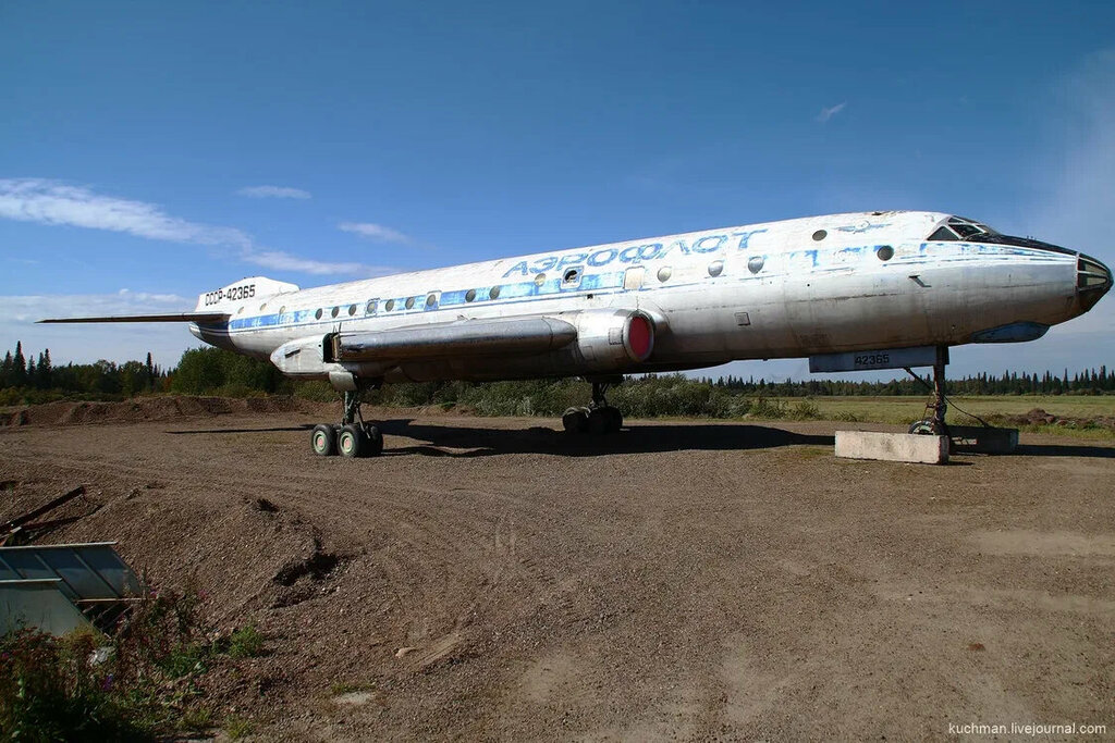 Teknoloji anıtı Самолёт Ту-104, Tomskaya oblastı, foto