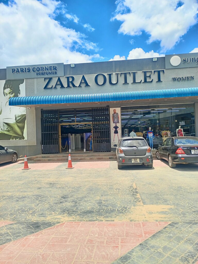 Giyim mağazası Zara Outlet, Lusaka, foto
