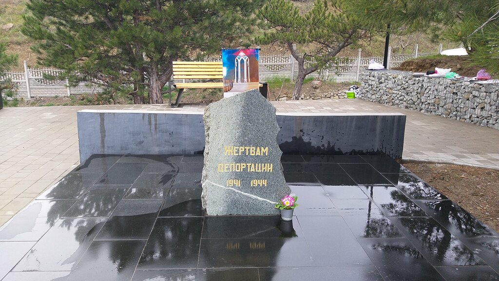 Kültür ve eğlence parkları сквер Памяти жертв депортации, Yalta, foto