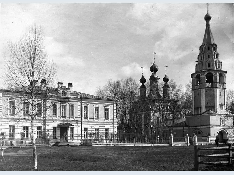 Turistik yerler Духовное училище XIX век, Soligaliç, foto