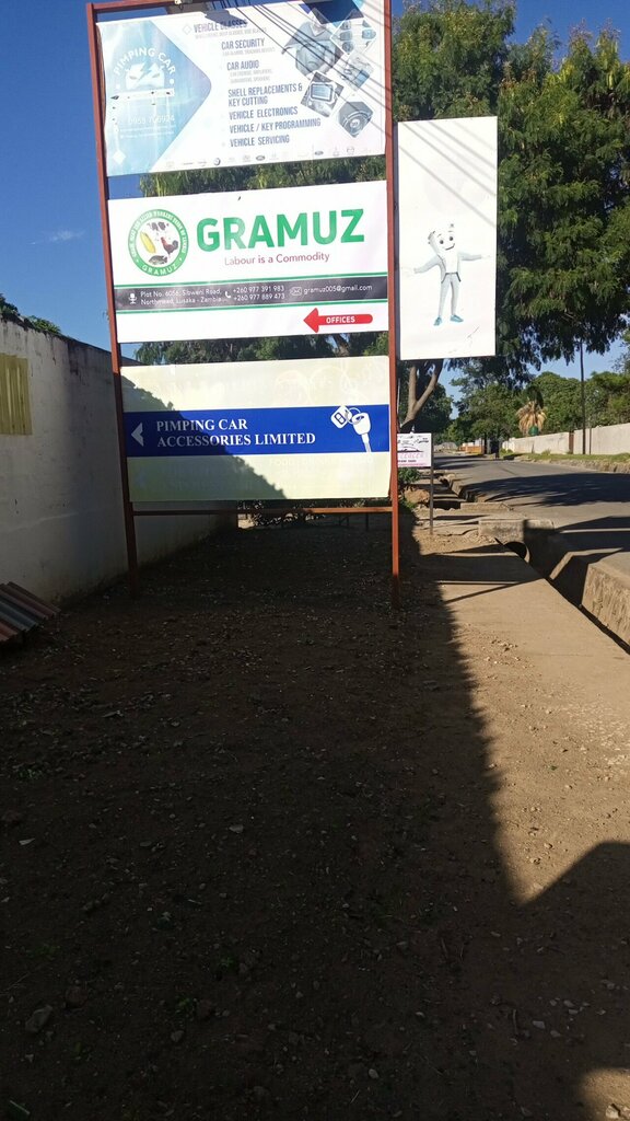 Otomobil servisi Pimping Car, Lusaka, foto