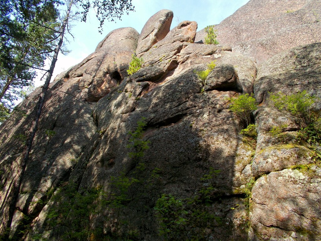 Dağ zirvesi Скала Монах, Krasnoyarski krayı, foto