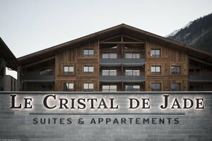 Le Cristal de Jade (Auvergne-Rhône-Alpes, Haute-Savoie, Arrondissement de Bonneville, Chamonix-Mont-Blanc, Place de l'Aiguille du Midi), otel  Chamonix'den