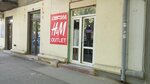 H&M (Davit Guramishvilis gamziri No:70A), giyim mağazası  Tiflis'ten