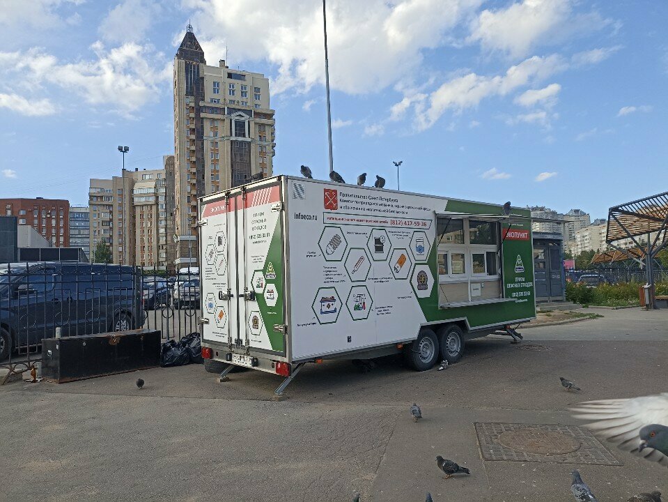 Ayrı çöp toplama noktası Пункт приема лампочек, бытовой техники, Saint‑Petersburg, foto