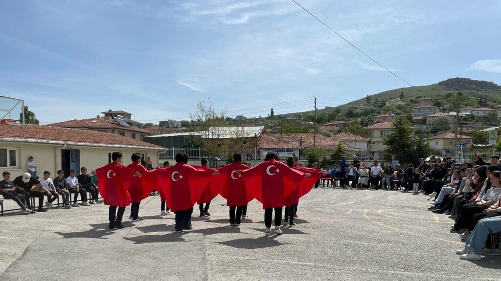 Ortaokul Kutludugun Ortaokulu, Ankara, foto