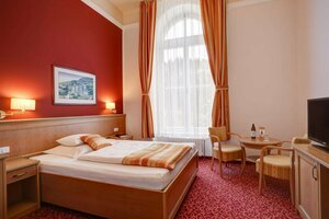 Radium Palace Hotel (Karlovarský kraj, Sokolov, Loket, T.G. Masaryka), otel  Jachymov'dan