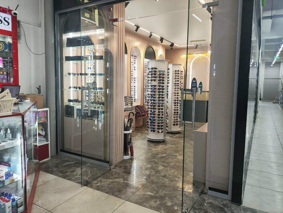 Optik The World Of Glasses, Osh, foto