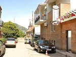 New Metekhi (Peristsvalebis Street No:2), otel  Tiflis'ten