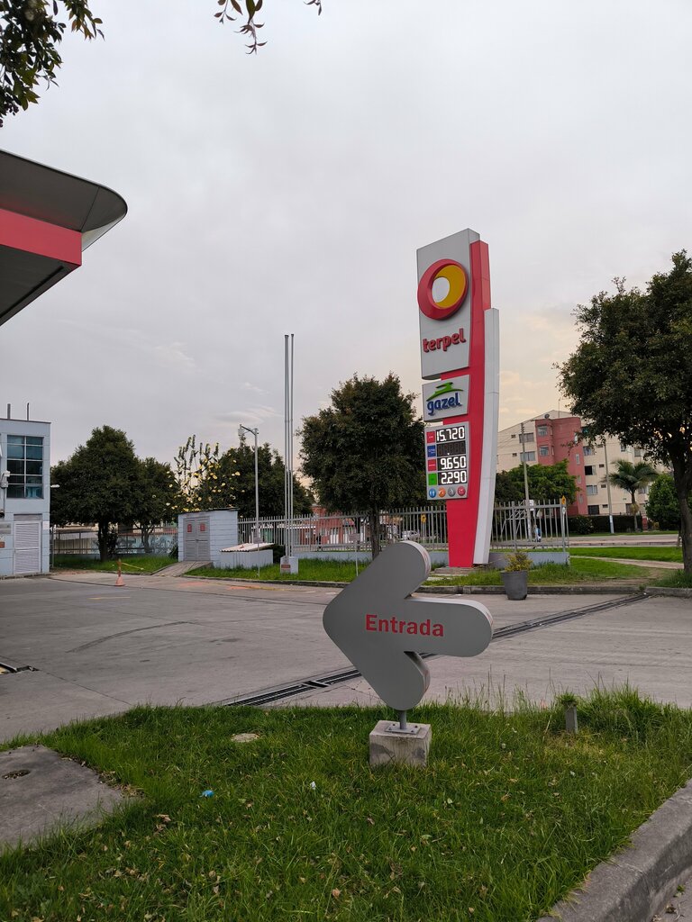 Benzin istasyonu Terpel Zarzamora, Bogota, foto