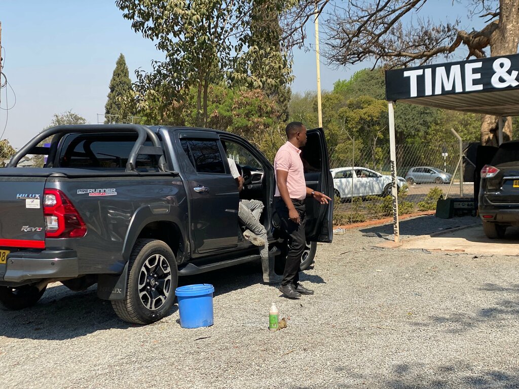 Restoran Time & Place, Harare, foto