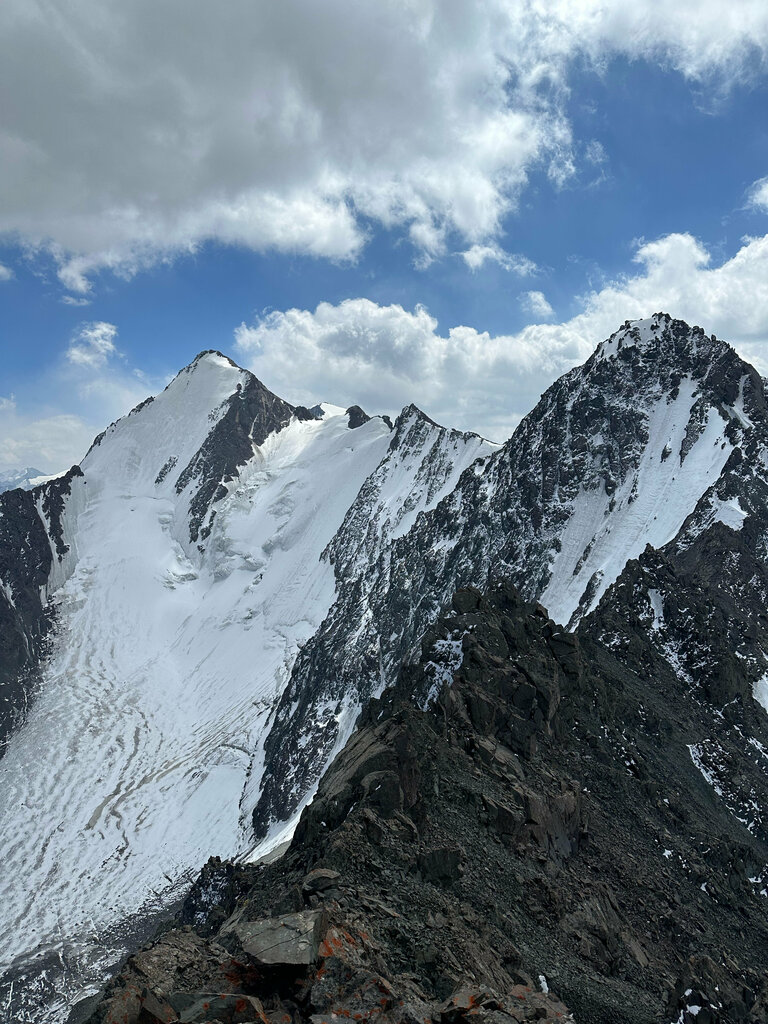 Dağ zirvesi Пик Чёртов Палец 4409 метров, Çuy ili, foto