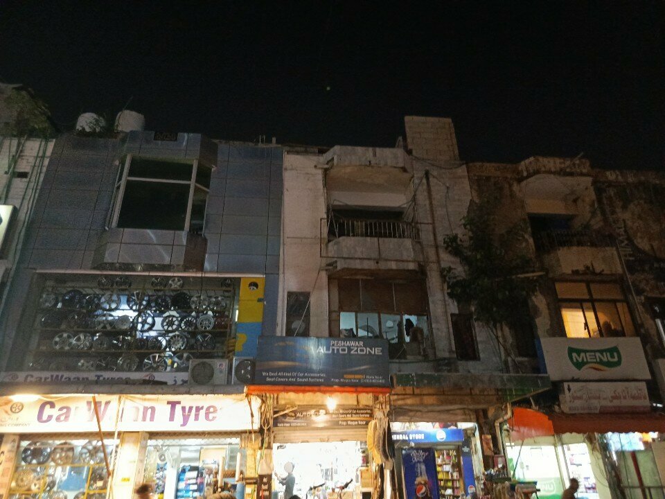 Express yağ değişim noktası Gul Khan Oil Change Services, Islamabad, foto