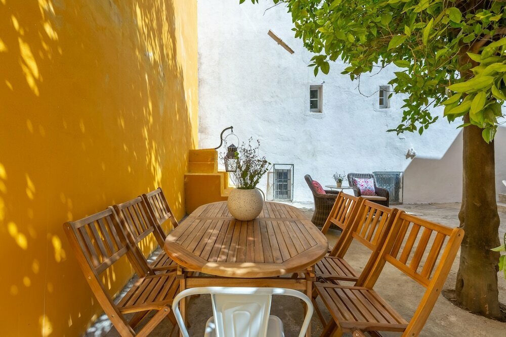 Daireler Bright & Spacious W Orange Tree Patio Apartment by TimeCooler, Lizbon, foto