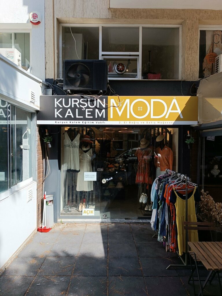 Giyim mağazası Kurşun Kalem Moda, İzmir, foto