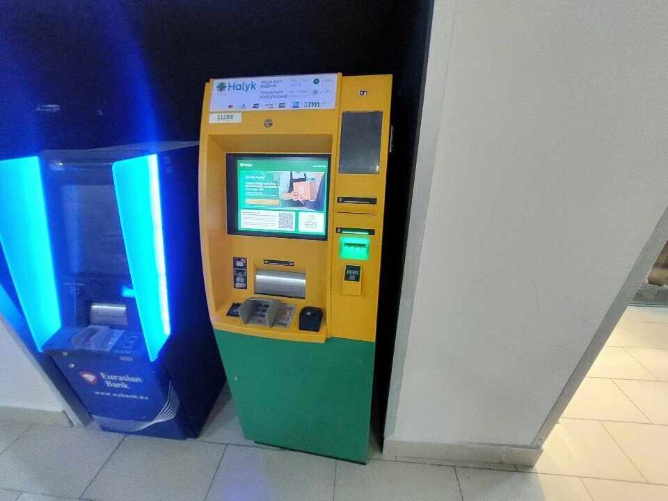 ATM'ler Halyk Bank, Astana, foto