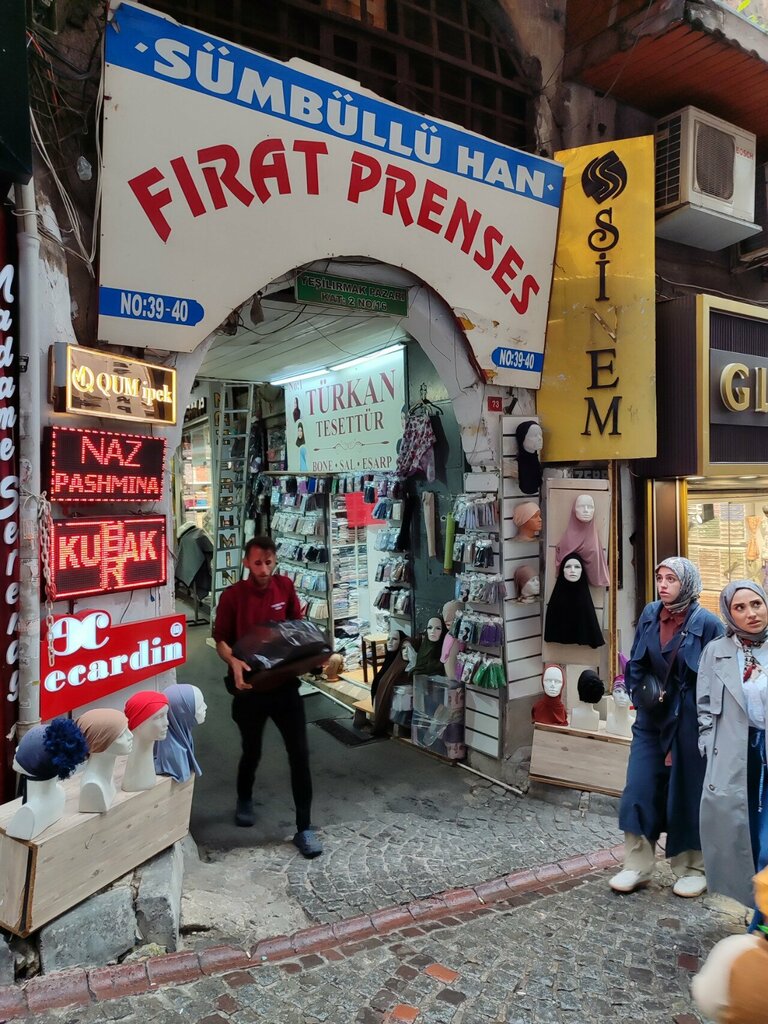 Giyim mağazası Benay Eşarp, İstanbul, foto