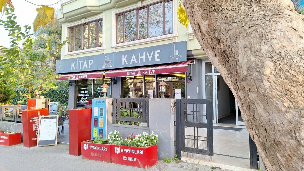 Yayınevleri, yayıncılar H Yayınları Kitap Kahve, İstanbul, foto