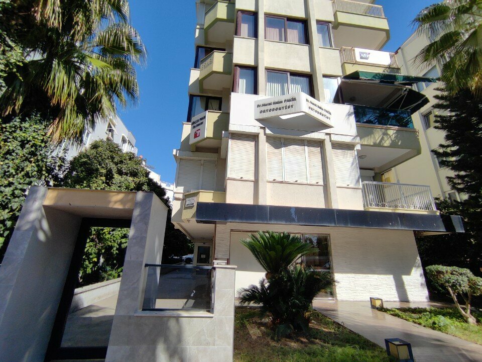 Özel ağız ve diş sağlığı klinikleri ve muayenehaneleri Ortodonti Uzmanı Dr. Murat Halim Pakir, Antalya, foto