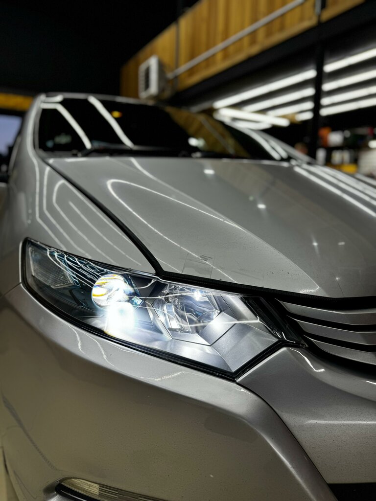 Otomotiv aydınlatma Fara On, Krasnoyarsk, foto