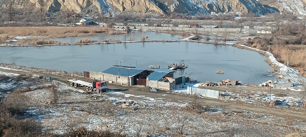 Balık çiftçiliği ve toptancıları Зеленый берег, Dağıstan, foto