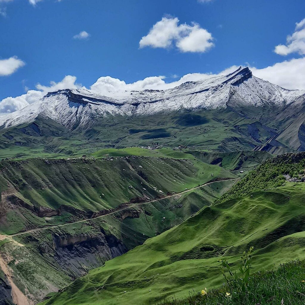 Dağ zirvesi гора Шунудаг, Dağıstan, foto
