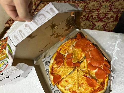 Roma's pizza store