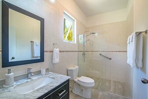 Lovely Contemporary Villa for 12 People (Saint James Parish, Montego Bay), otel  Montego Bay'den