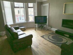 Village Tavern Apartment (England, Lancashire County, London Way), otel  İskoçya'dan