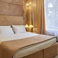 Versale (prospekt Entuziastov No:8А), otel  Saratov'dan