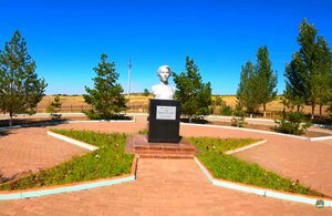 Aliya Nurmukhambetovna Moldagulova Monument (Aqtóbe oblysy, Kobda District, Bulaq aýyly), anıt, heykel  Aktöbe eyaletinden
