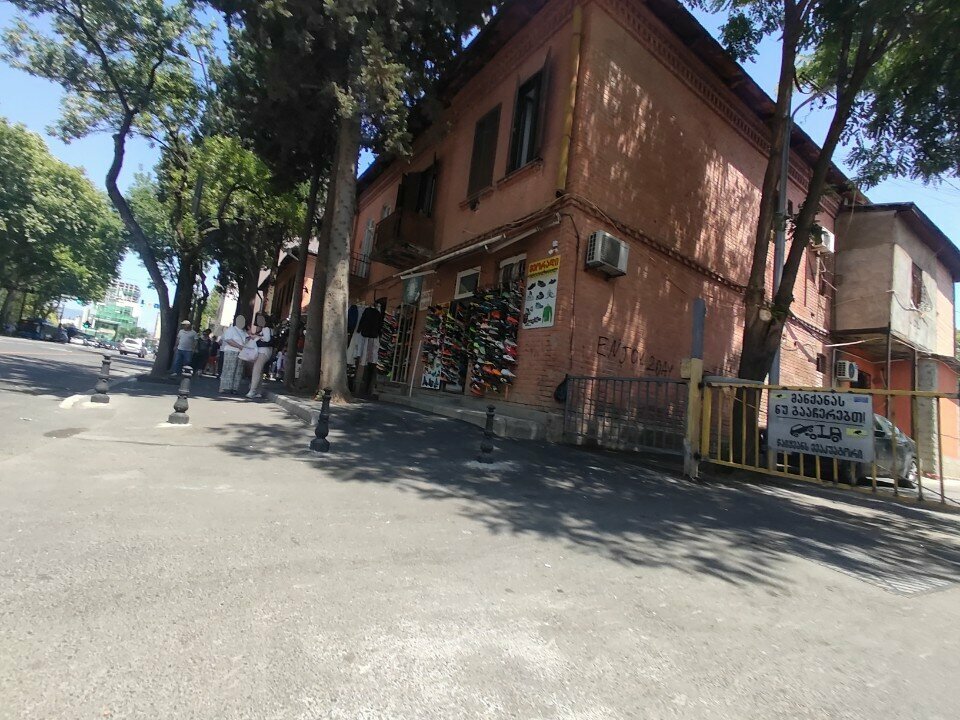 i̇kinci el eşya satışı ‘Second Hand’ Clothing House, Tiflis, foto