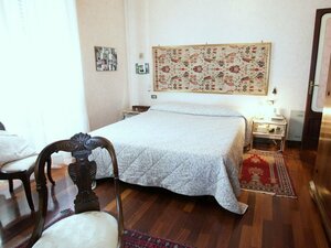 Elegant Art Nouveau Villa With Private Pool Near the Lake (Lombardy, Brescia, Via Camillo Benso Conte di Cavour, 7), otel
