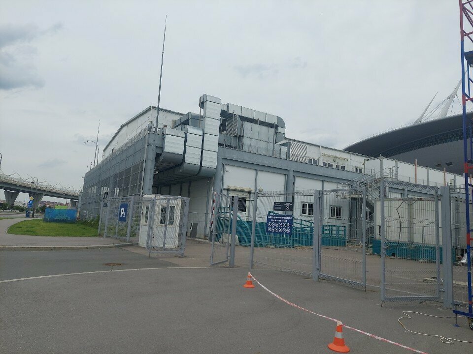 Geçiş noktaları, güvenlik kontrol alanı Gate 15, Saint‑Petersburg, foto